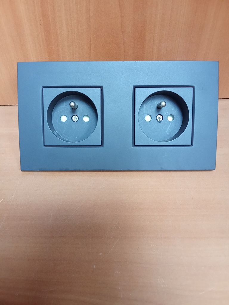 Prise de courant double NIKO - Gris anthracite | BatiTerre
