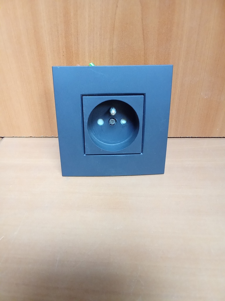 Prise de courant simple NIKO - Gris anthracite | BatiTerre